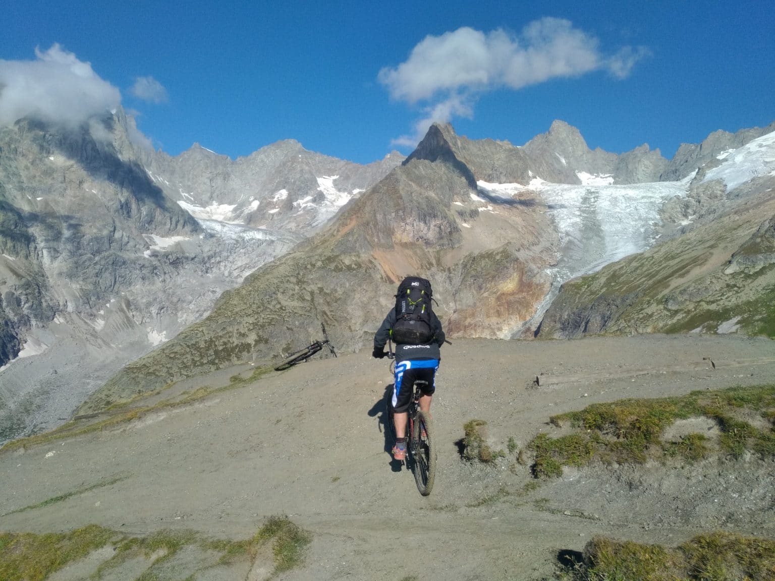 Ride your own E-mountain bike in beautiful Chamonix!