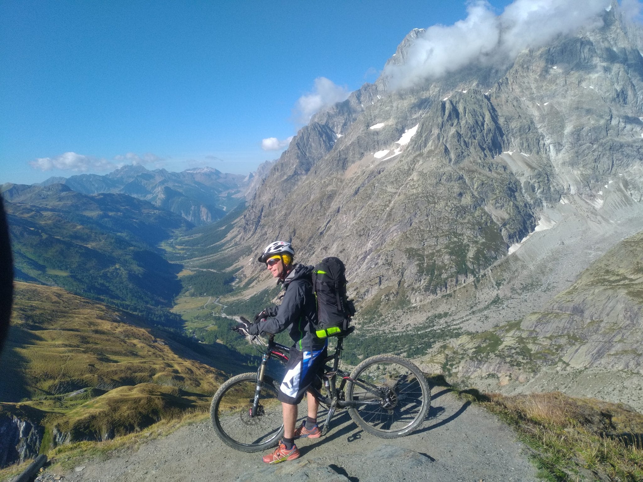 Ride your own E-mountain bike in beautiful Chamonix!
