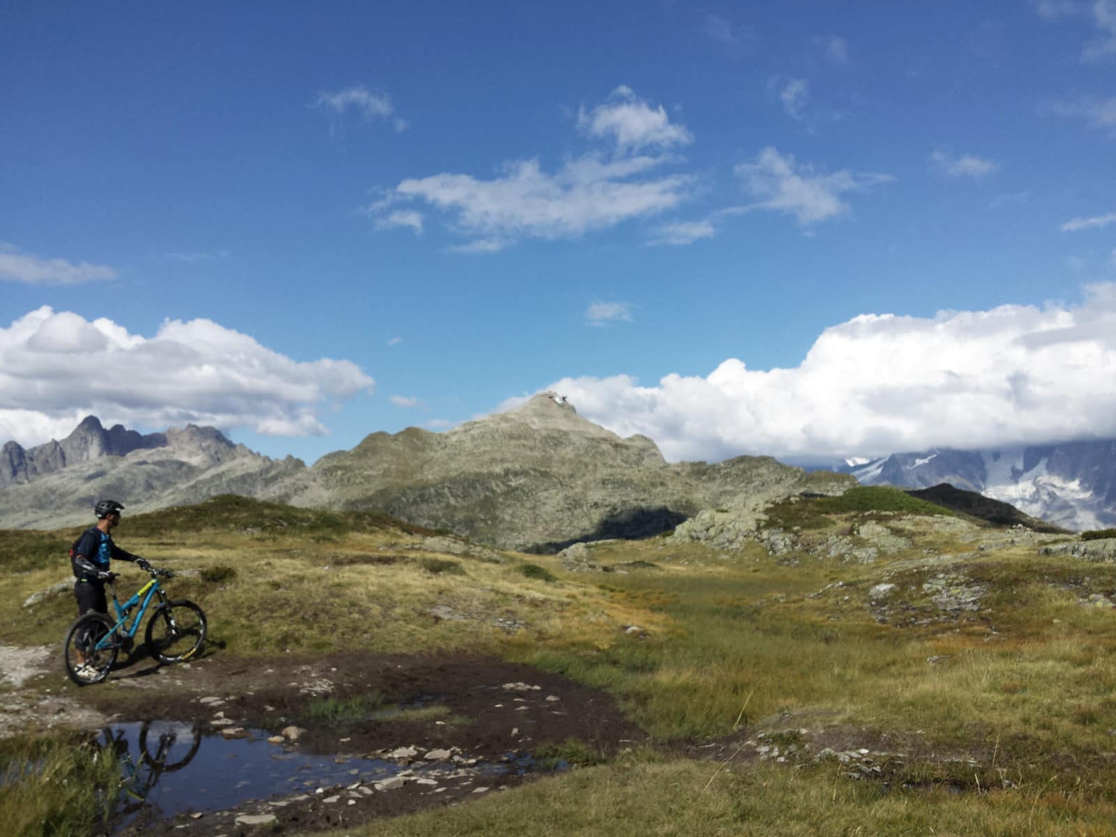 Ride your own E-mountain bike in beautiful Chamonix!