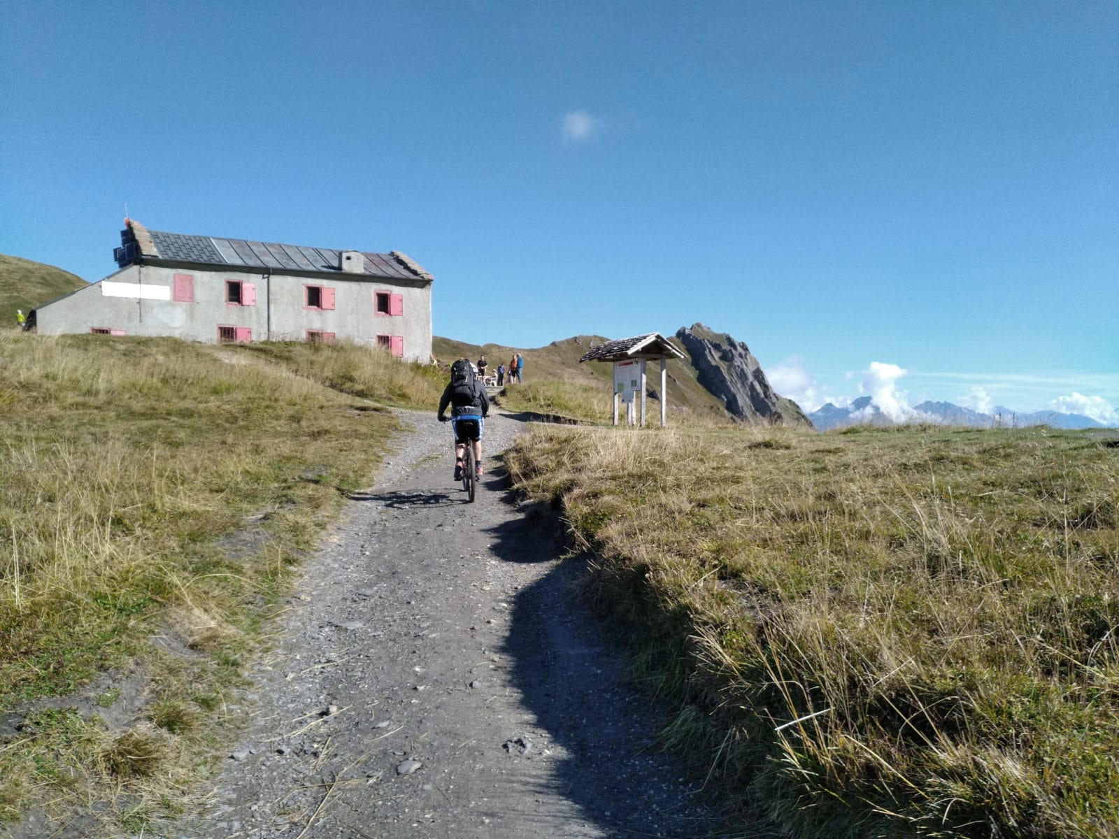Ride your own E-mountain bike in beautiful Chamonix!