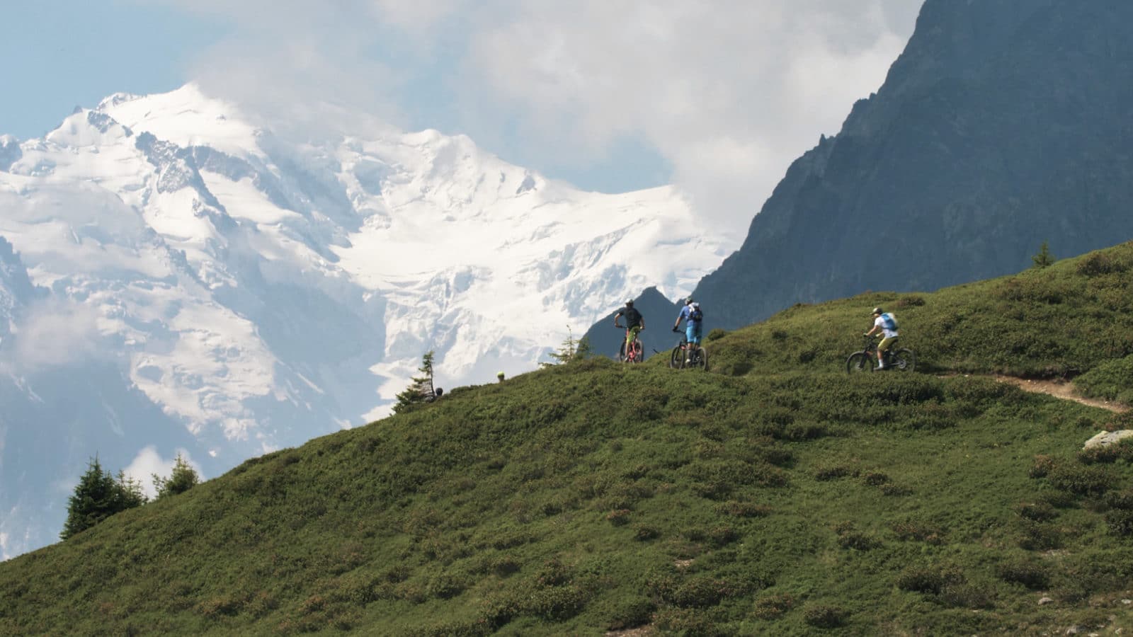 Ride your own E-mountain bike in beautiful Chamonix!